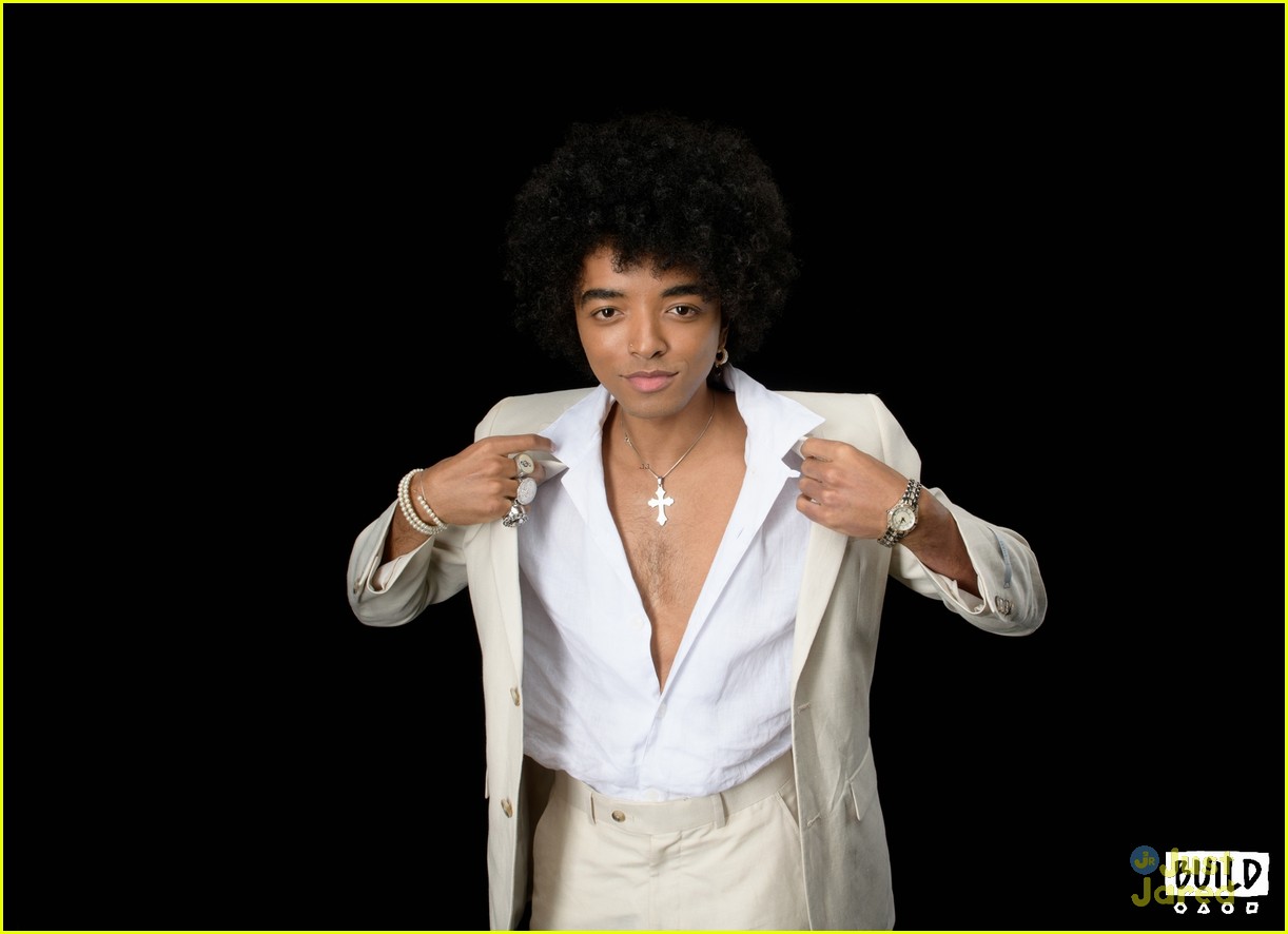 'Trinkets' Stars Odiseas Georgiadis & Brianna Hildebrand Promote The ...