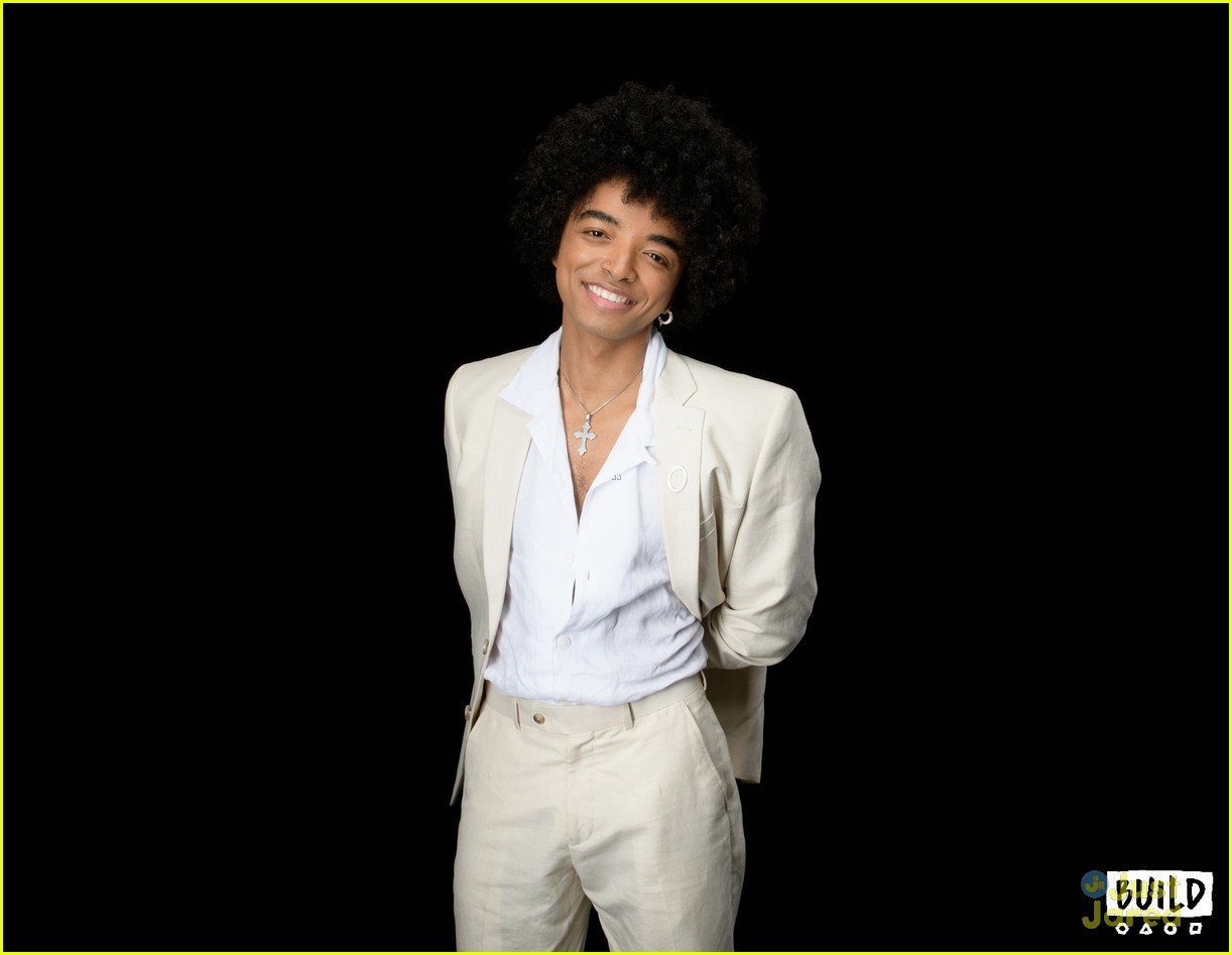 'Trinkets' Stars Odiseas Georgiadis & Brianna Hildebrand Promote The ...