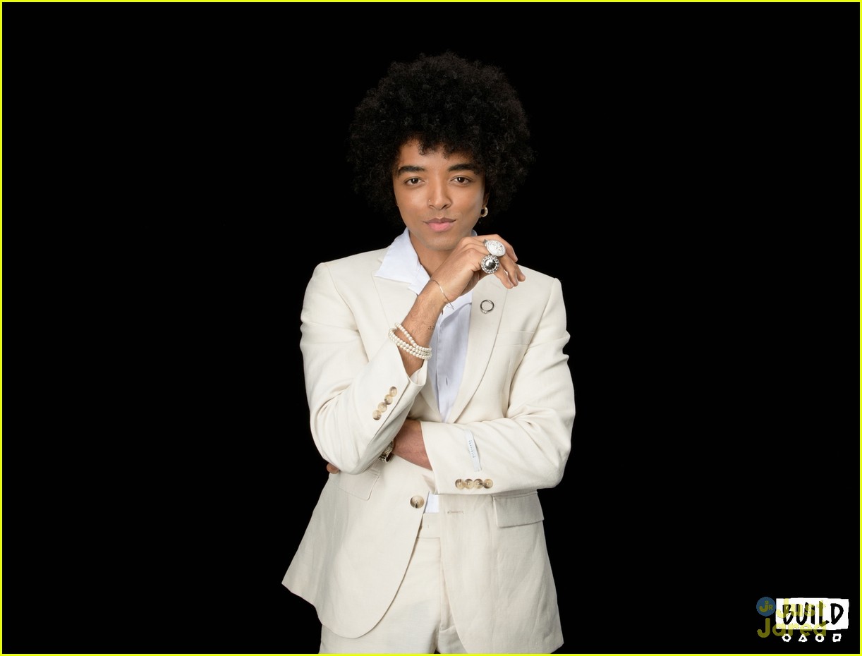 'Trinkets' Stars Odiseas Georgiadis & Brianna Hildebrand Promote The ...