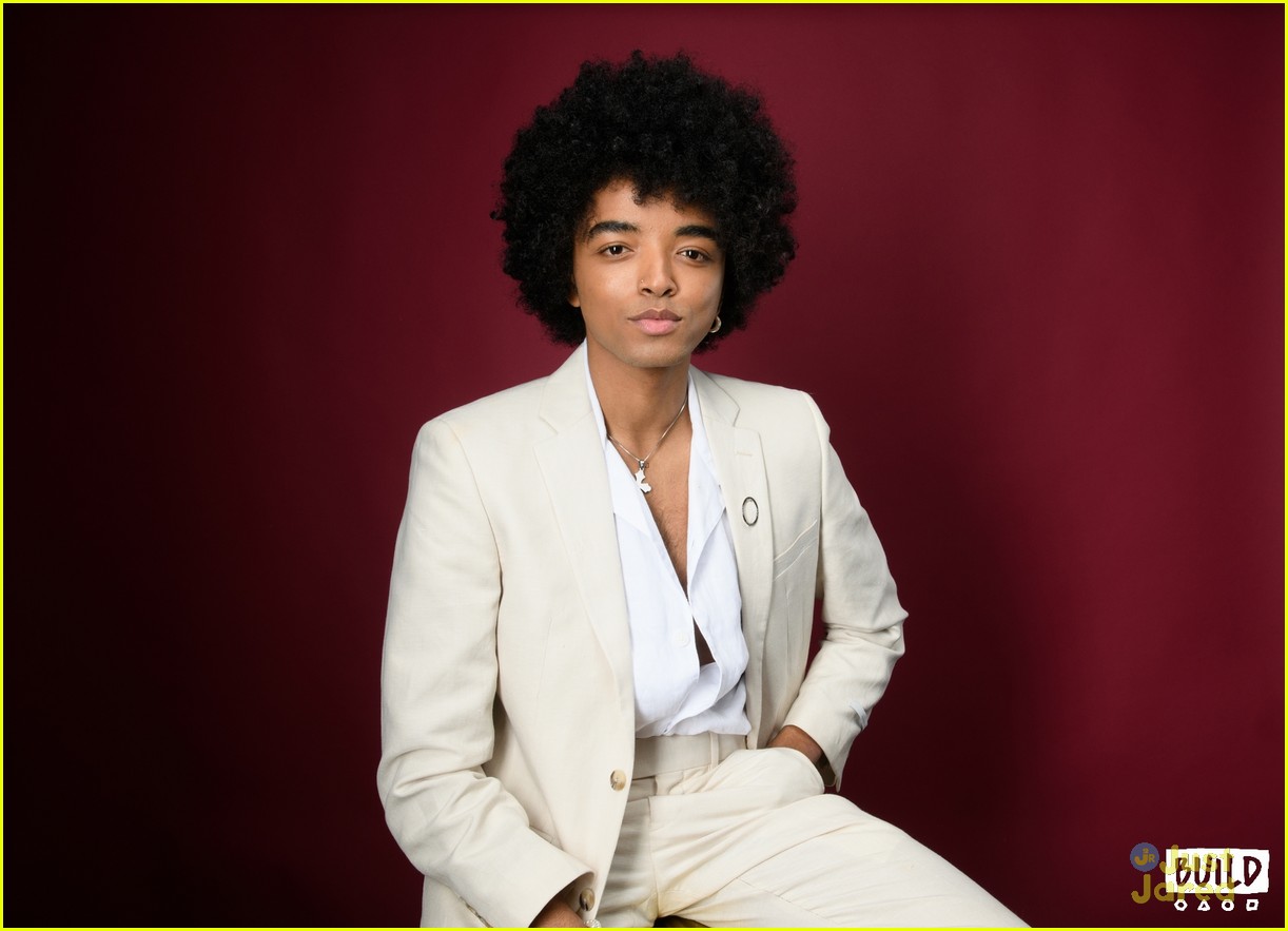 'Trinkets' Stars Odiseas Georgiadis & Brianna Hildebrand Promote The ...