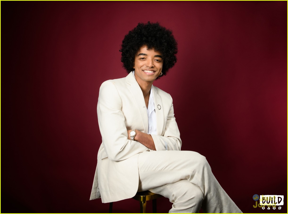 'Trinkets' Stars Odiseas Georgiadis & Brianna Hildebrand Promote The ...