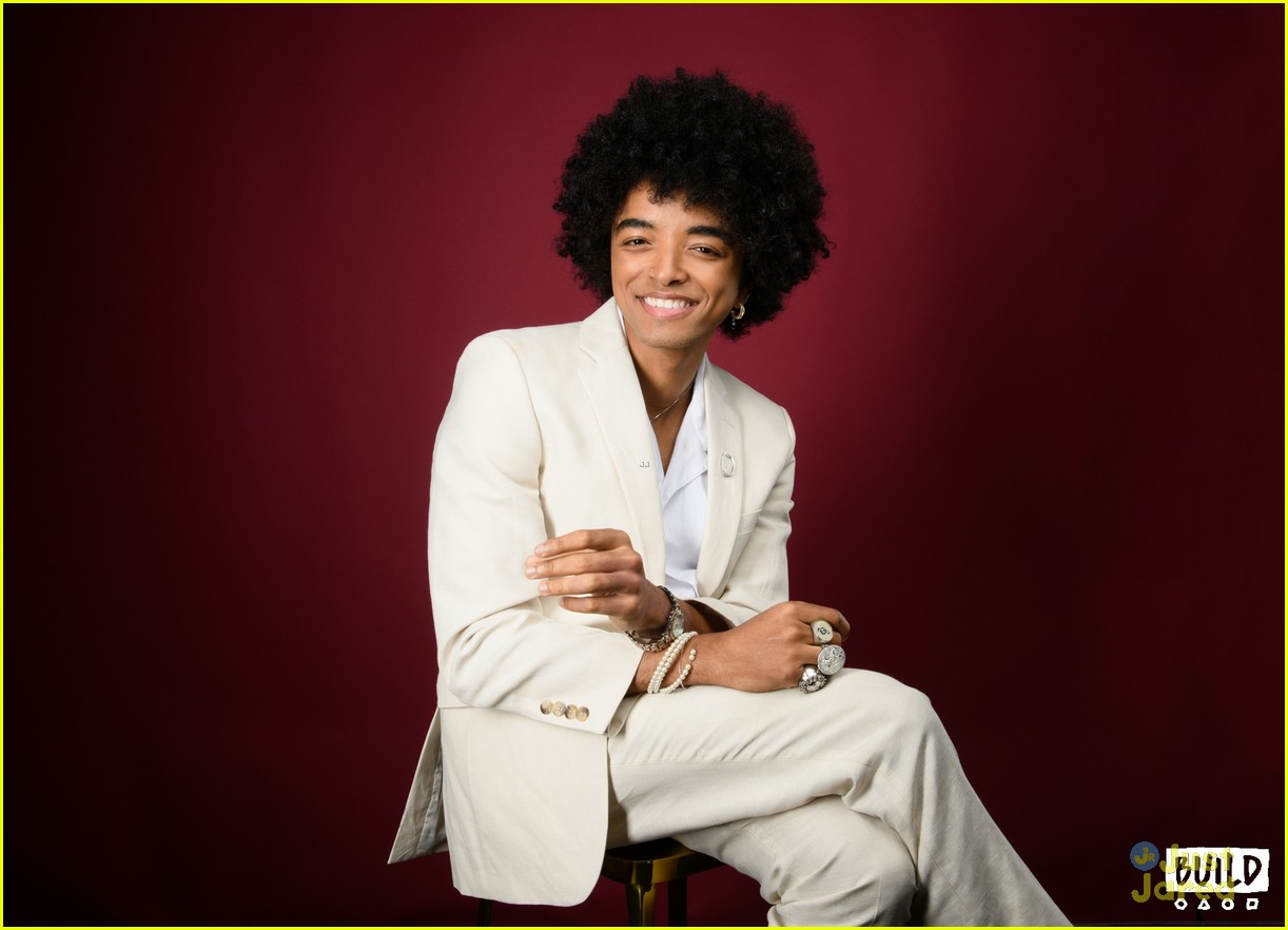 'Trinkets' Stars Odiseas Georgiadis & Brianna Hildebrand Promote The ...