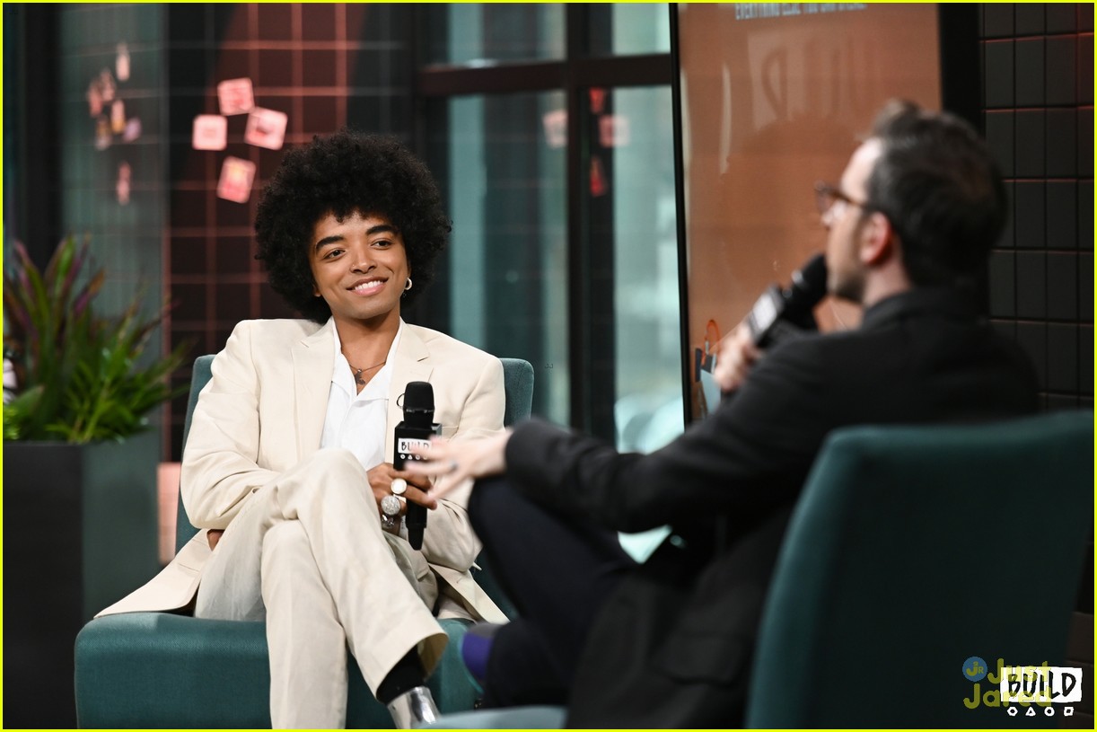 'Trinkets' Stars Odiseas Georgiadis & Brianna Hildebrand Promote The ...