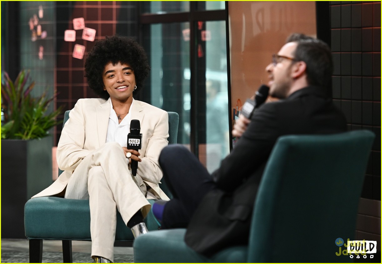 'Trinkets' Stars Odiseas Georgiadis & Brianna Hildebrand Promote The ...