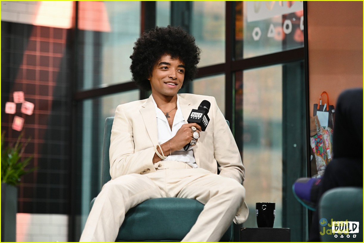 'Trinkets' Stars Odiseas Georgiadis & Brianna Hildebrand Promote The ...