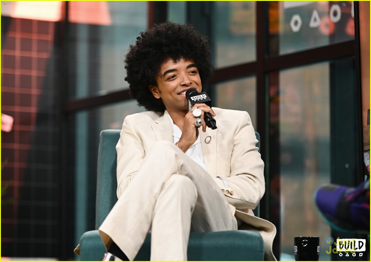 'Trinkets' Stars Odiseas Georgiadis & Brianna Hildebrand Promote The ...