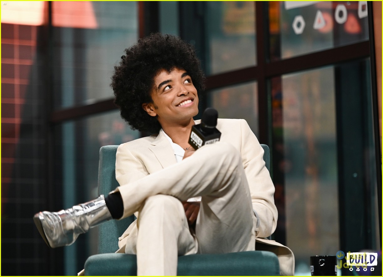 'Trinkets' Stars Odiseas Georgiadis & Brianna Hildebrand Promote The ...