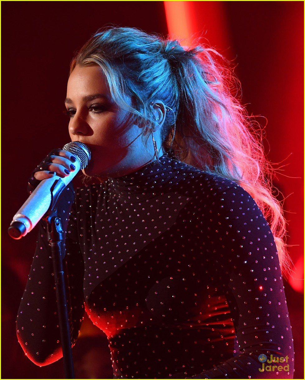 Gabby Barrett Opens Up About Planning Her Wedding to Cade Foehner ...