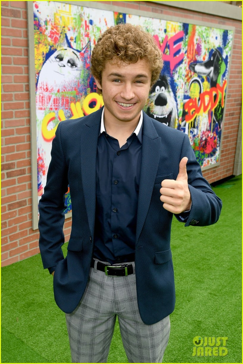 Full Sized Photo of sean giambrone secret life of pets 2 premiere 05 ...
