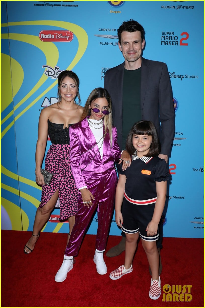 Kaylin Hayman & Ramon Reed 'Just Roll With It' at ARDYs 2019 | Photo ...