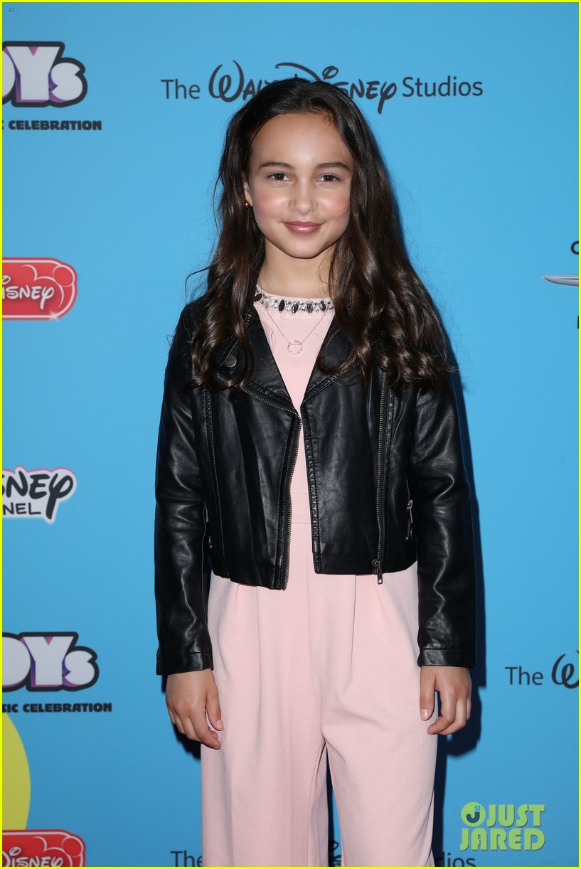 Kaylin Hayman & Ramon Reed 'Just Roll With It' at ARDYs 2019 | Photo ...