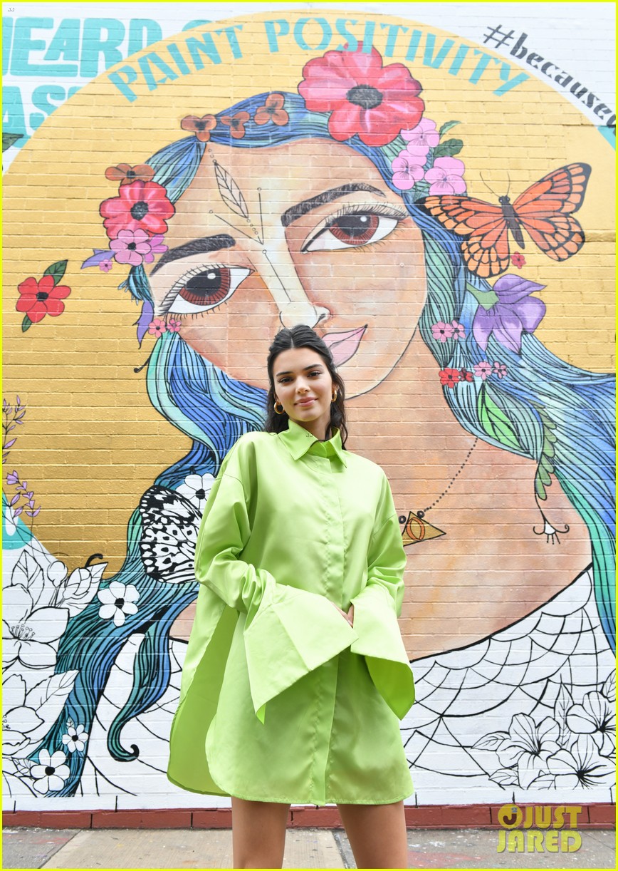 Kendall Jenner Promotes Acne Positivity At Paint Positivity Event With ...