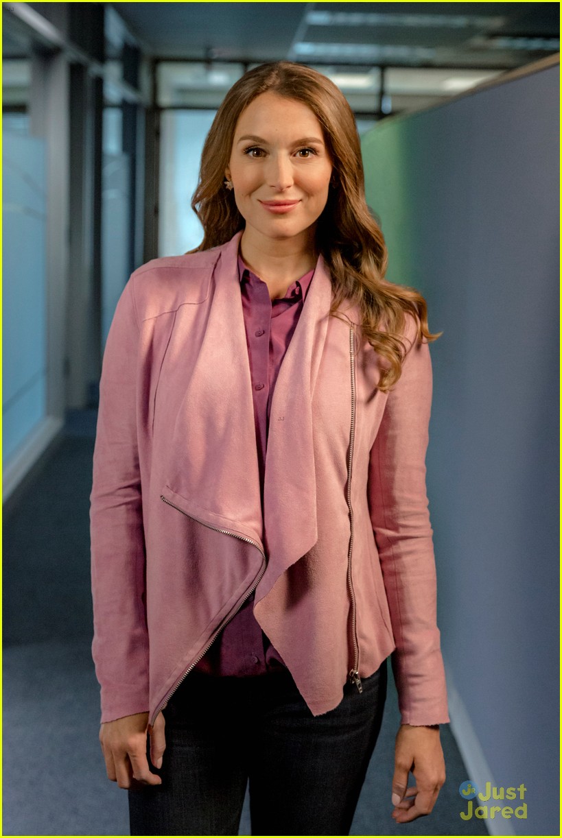 Watch A First Look at Alexa & Carlos PenaVega's New Hallmark Movie ...