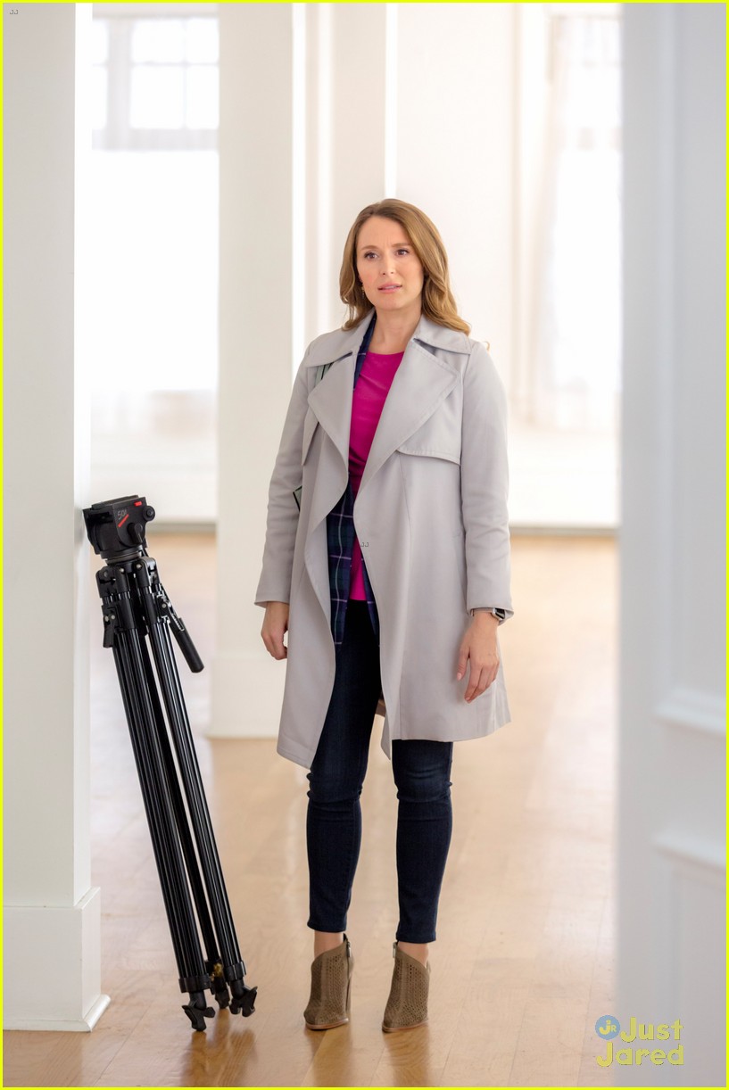Watch A First Look At Alexa And Carlos Penavegas New Hallmark Movie Photo 1240675 Photo