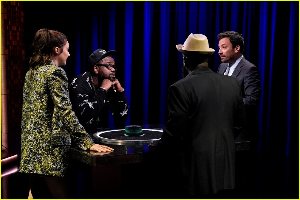 Shailene Woodley Gives Jimmy Fallon a Screaming Lesson - Watch Now ...