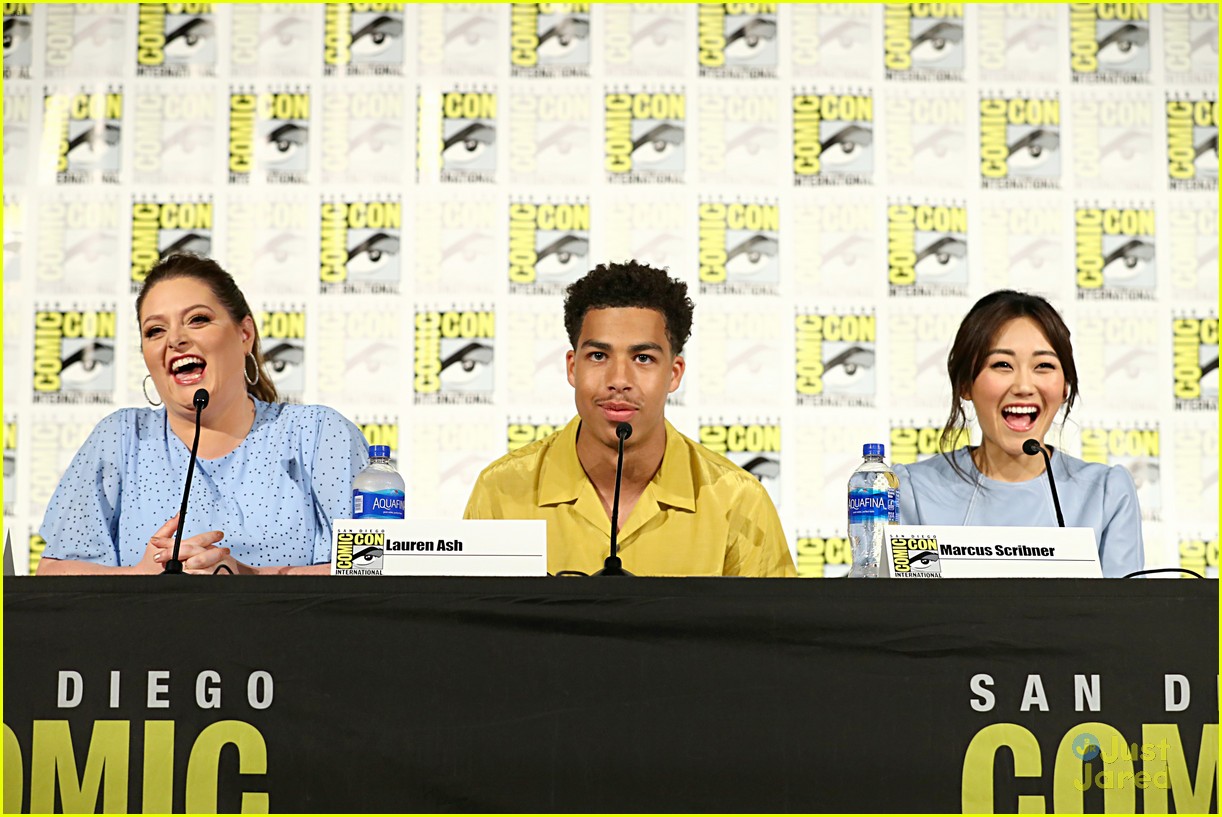 Aimee Carrero Debuts Season 3 Trailer For 'She-Ra and the Princesses of ...