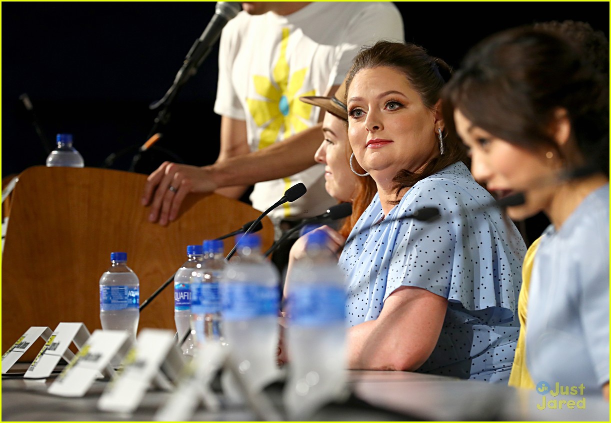 Aimee Carrero Debuts Season 3 Trailer For 'She-Ra and the Princesses of ...