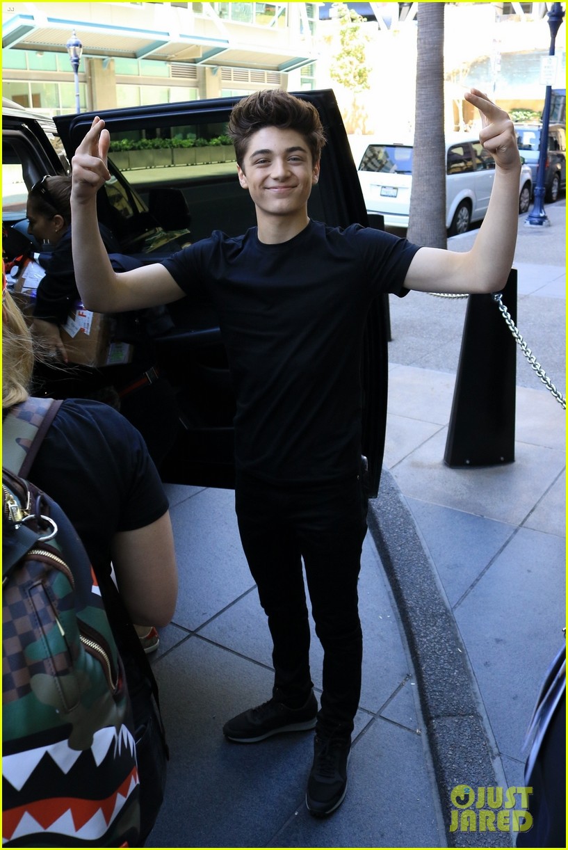 Asher Angel is All Smiles While Greeting Fans at Comic-Con 2019 ...