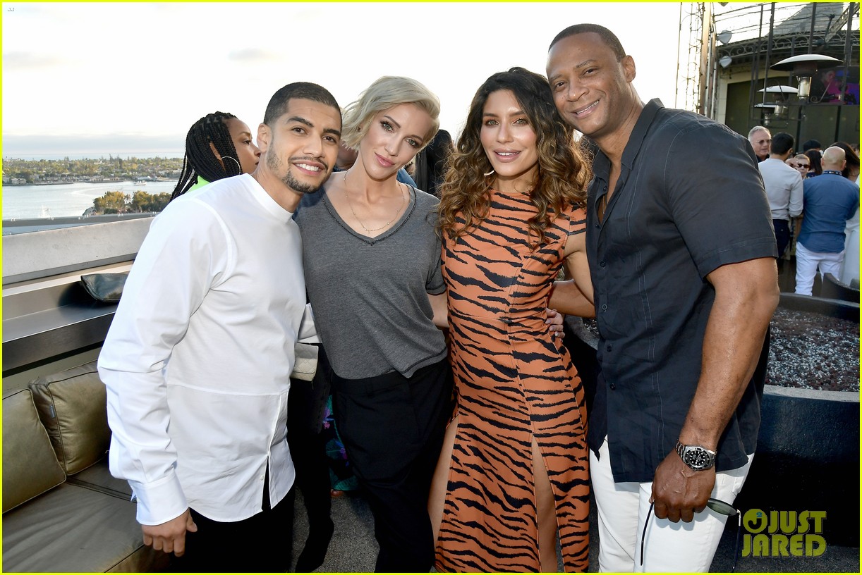 'Arrow' Cast Dishes on 'Cinematic' Final Season at Comic-Con | Photo ...