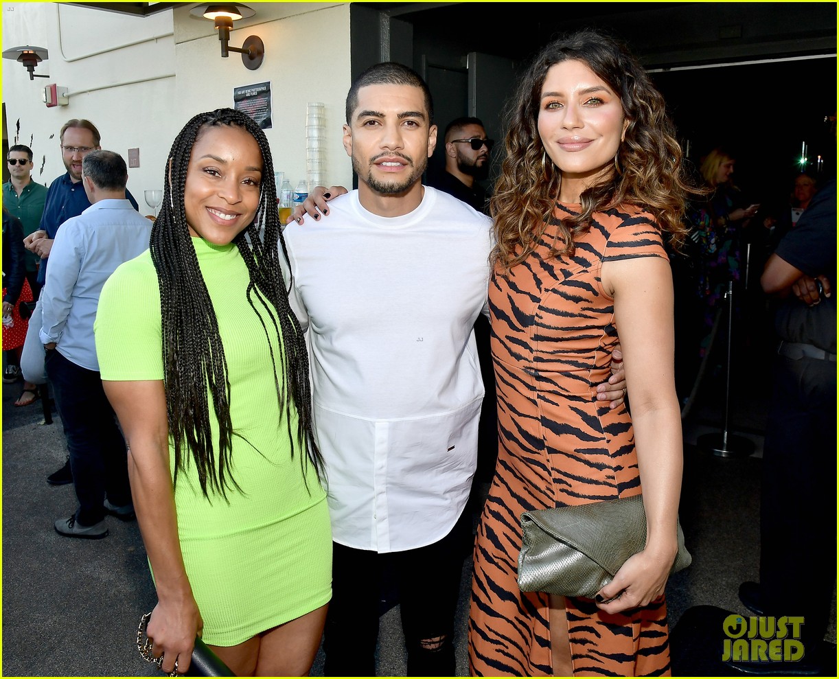 'Arrow' Cast Dishes on 'Cinematic' Final Season at Comic-Con | Photo ...