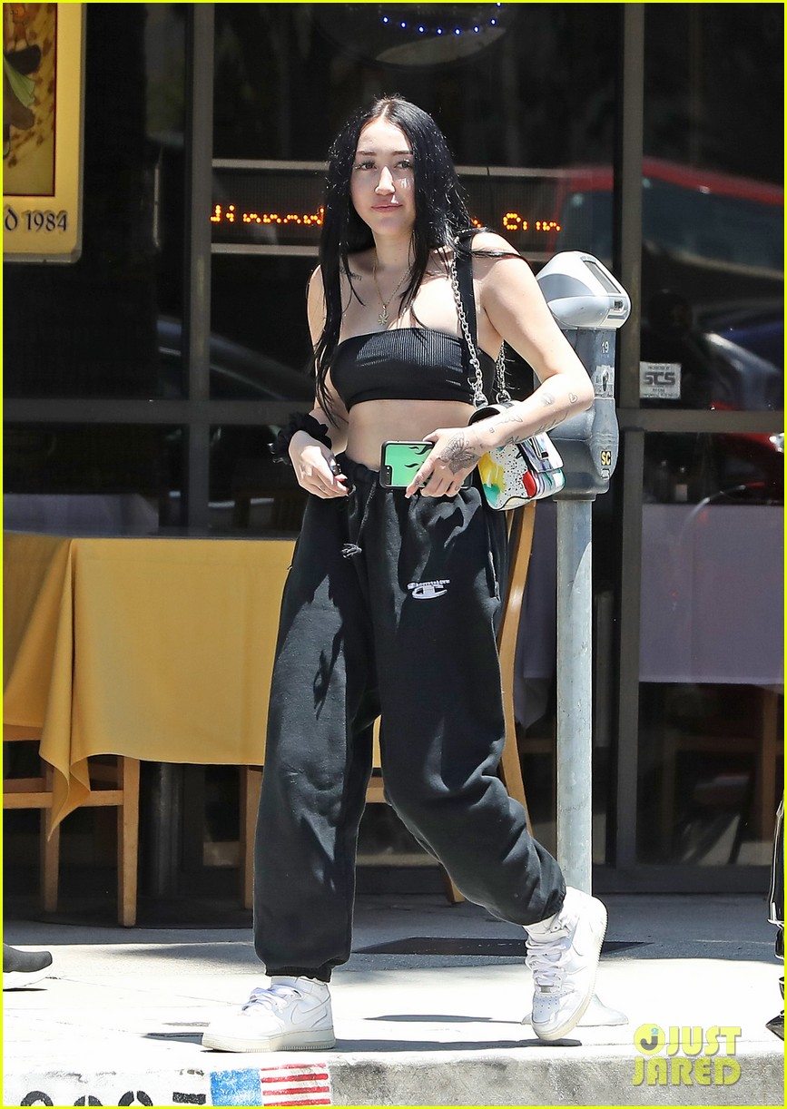 Noah Cyrus Rocks Black Tube Top for Lunch Date With a Friend | Photo ...