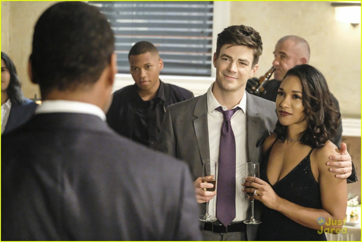 Grant Gustin Defends Candice Patton Against Racist Trolls Commenting On ...