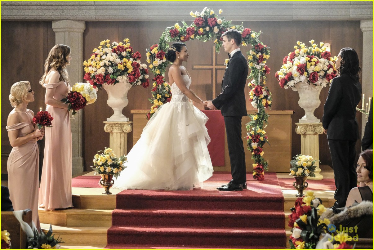 Grant Gustin Defends Candice Patton Against Racist Trolls Commenting On ...