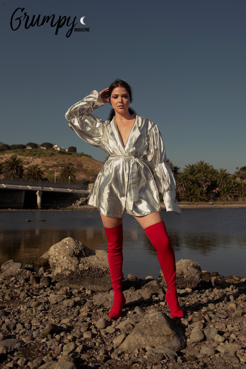 Marie Avgeropoulos Teases Her Next Project With 'Grumpy Magazine ...