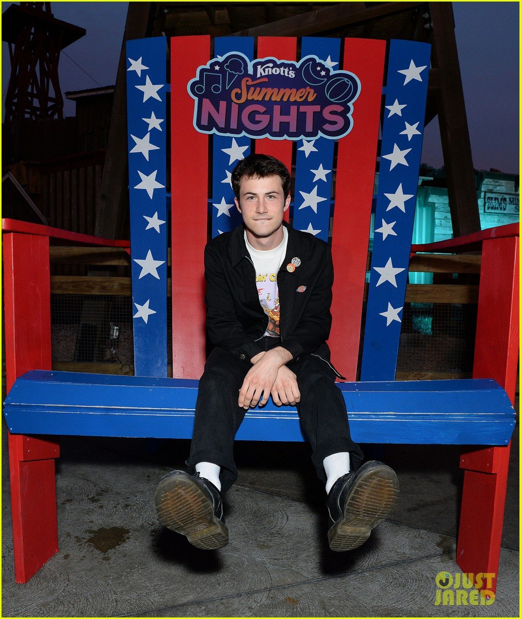 Dylan Minnette Cuddles Up With Girlfriend Lydia Night at Knott's Summer ...