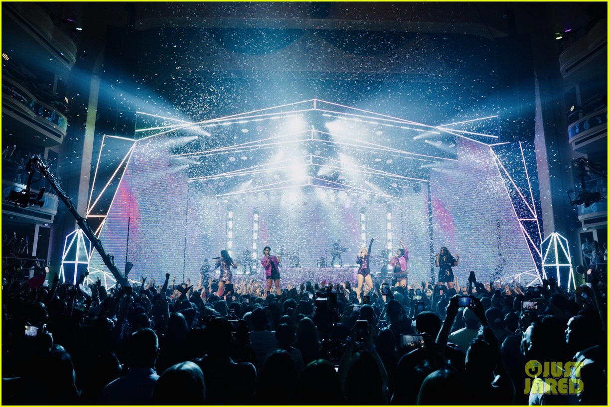 Taylor Swift Headlines Prime Day Concert for Amazon! | Photo 1247453 ...