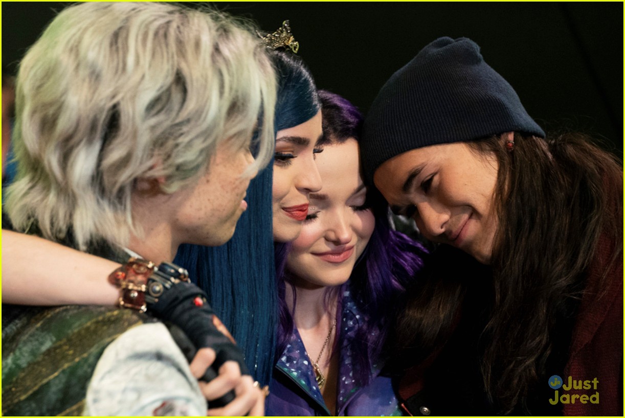 Dove Cameron & Her 'Descendants' Family Are Keeping In Touch More Since ...