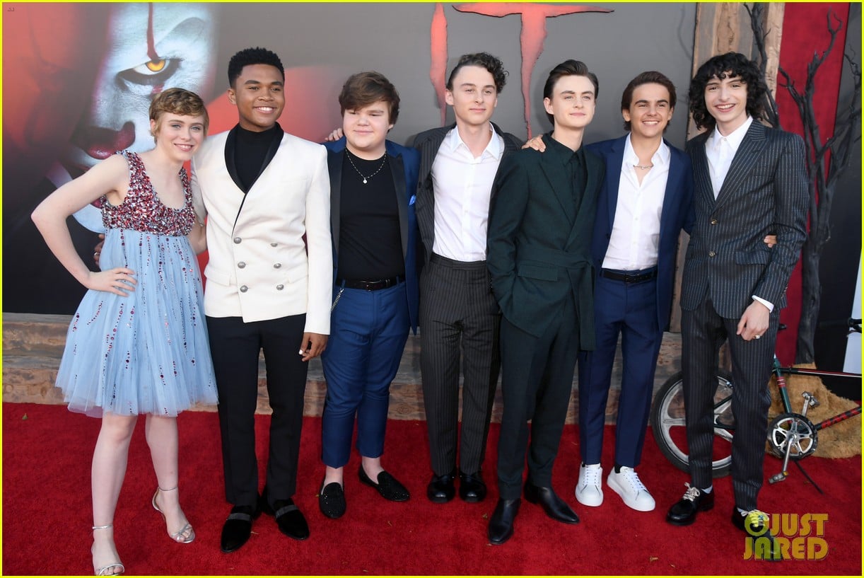 Sophia Lillis Premieres 'It Chapter Two' With Wyatt Oleff, Finn ...
