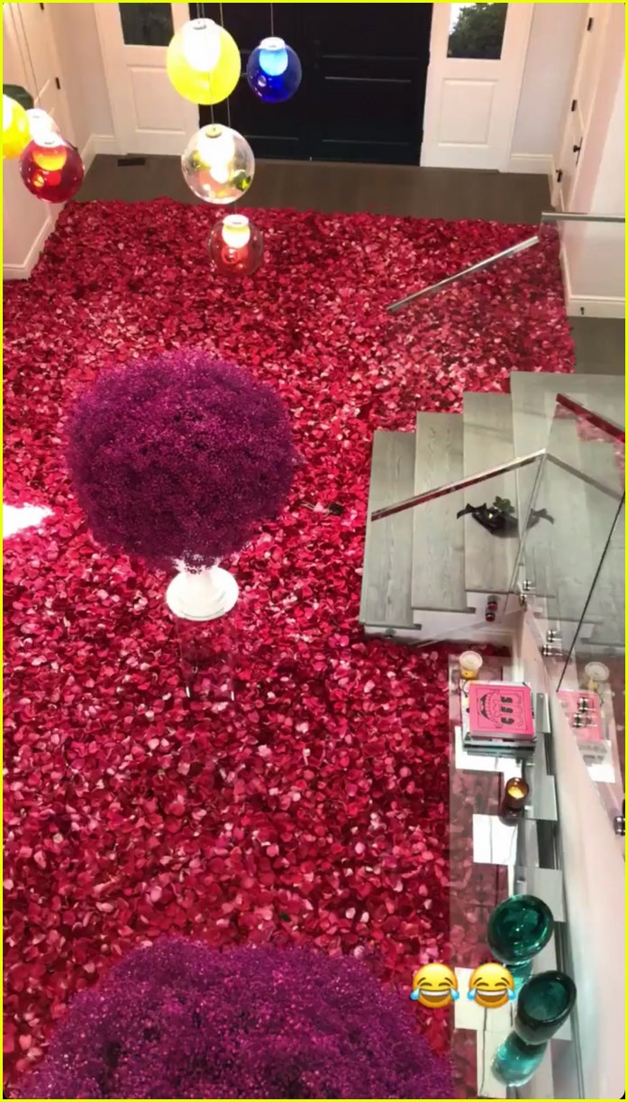 Kylie Jenner Gets an Early Birthday Surprise from Travis Scott! | Photo ...