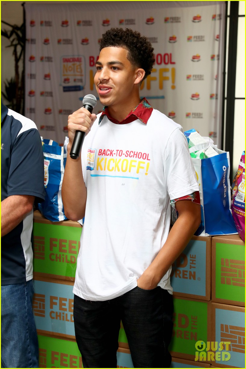 Marcus Scribner Helps Feed Families In Need at Back To School Event ...