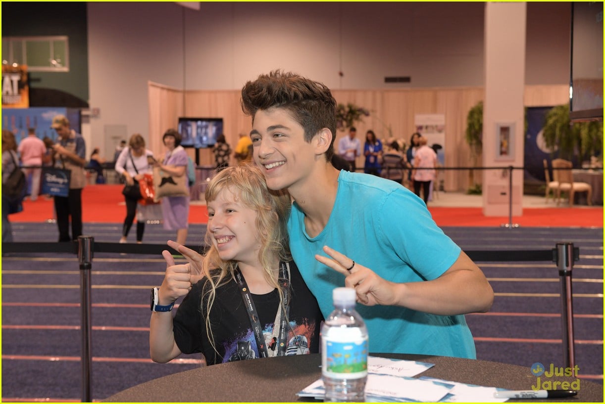 Descendants' Sarah Jeffery & Singer Asher Angel Meet Fans at D23 Expo ...