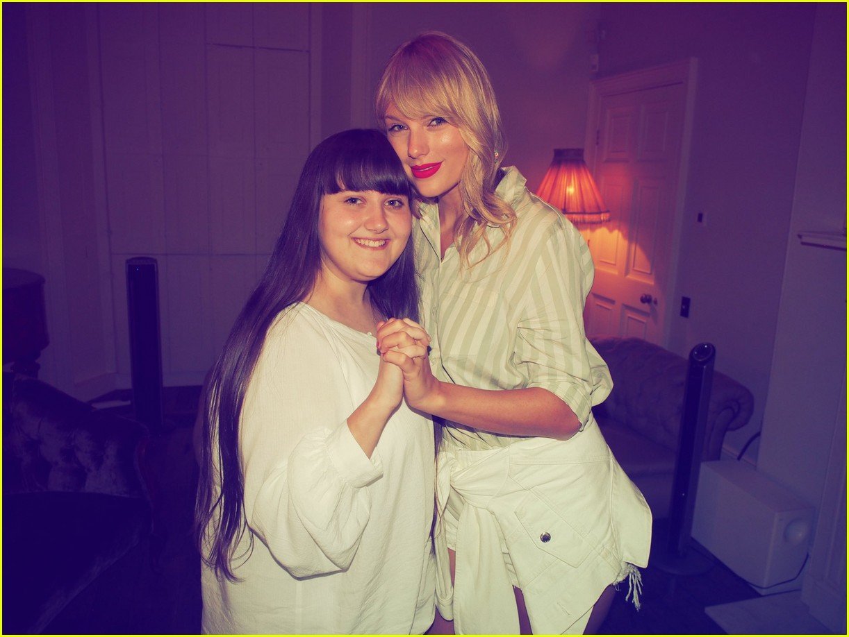 Taylor Swift Has Fun With Fans in 'Lover' Secret Session Photos ...
