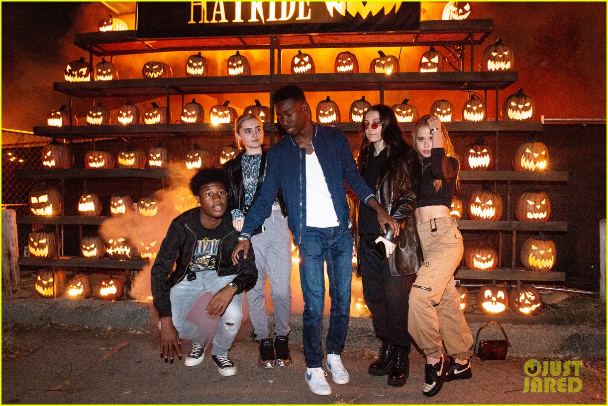 Euphoria's Storm Reid & Sydney Sweeney Get First Look at LA's Haunted ...