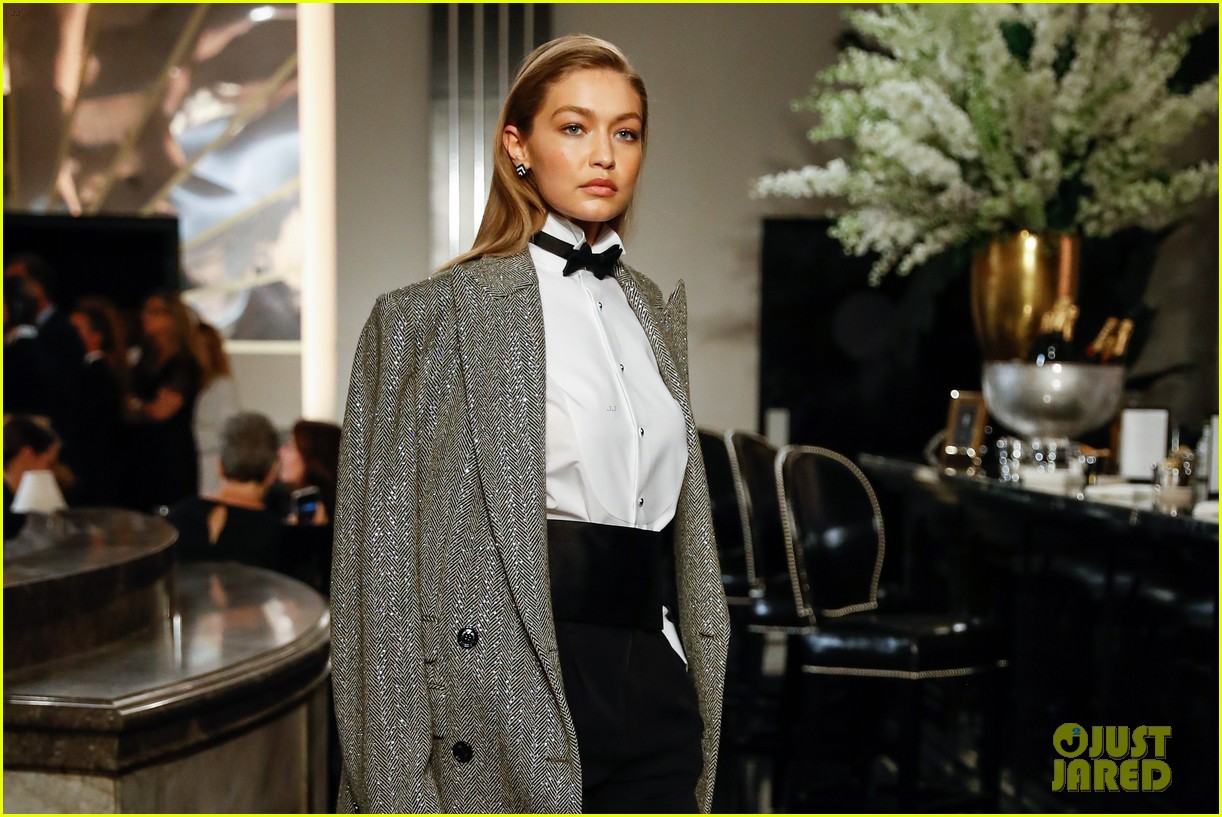 Bella Hadid & Sister Gigi Slay the Runway for Ralph Lauren! | Photo ...