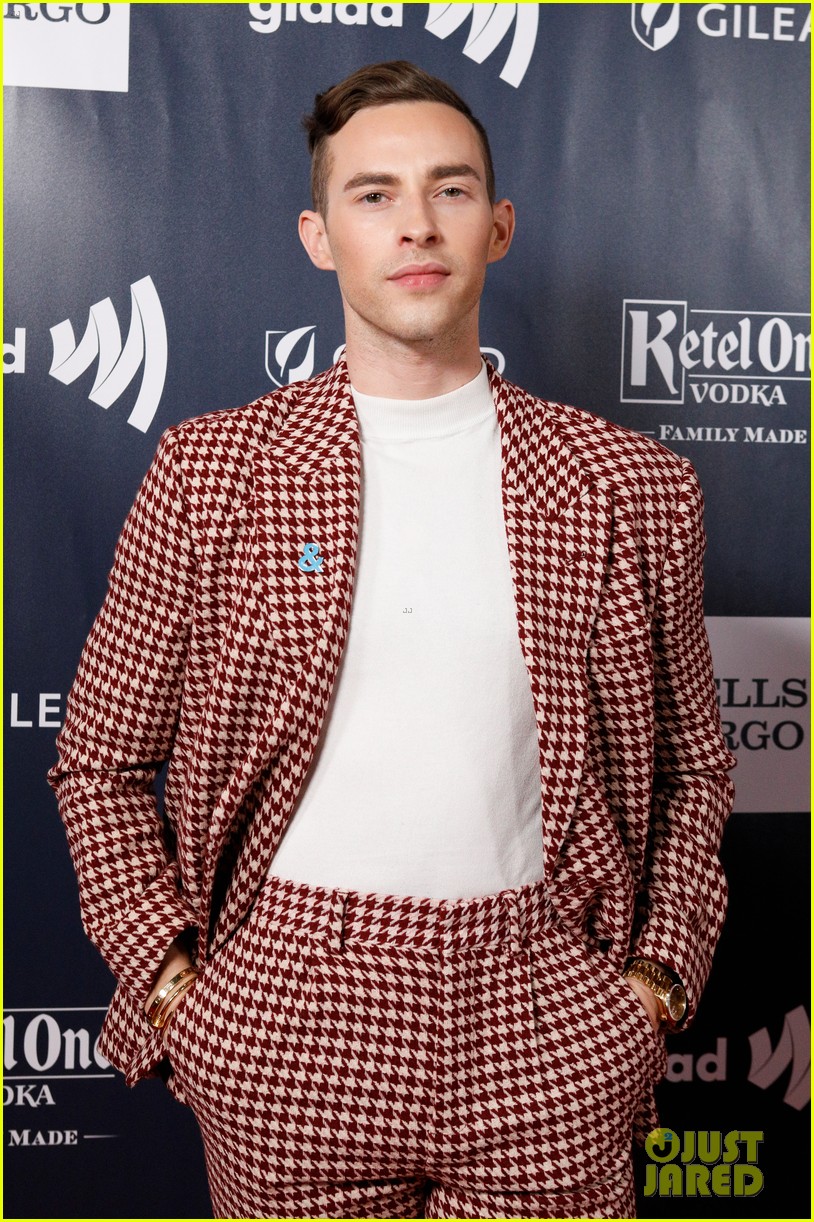 Eva Gutowski Shows Off Blue Hair at GLAAD Gala 2019 | Photo 1263084 ...