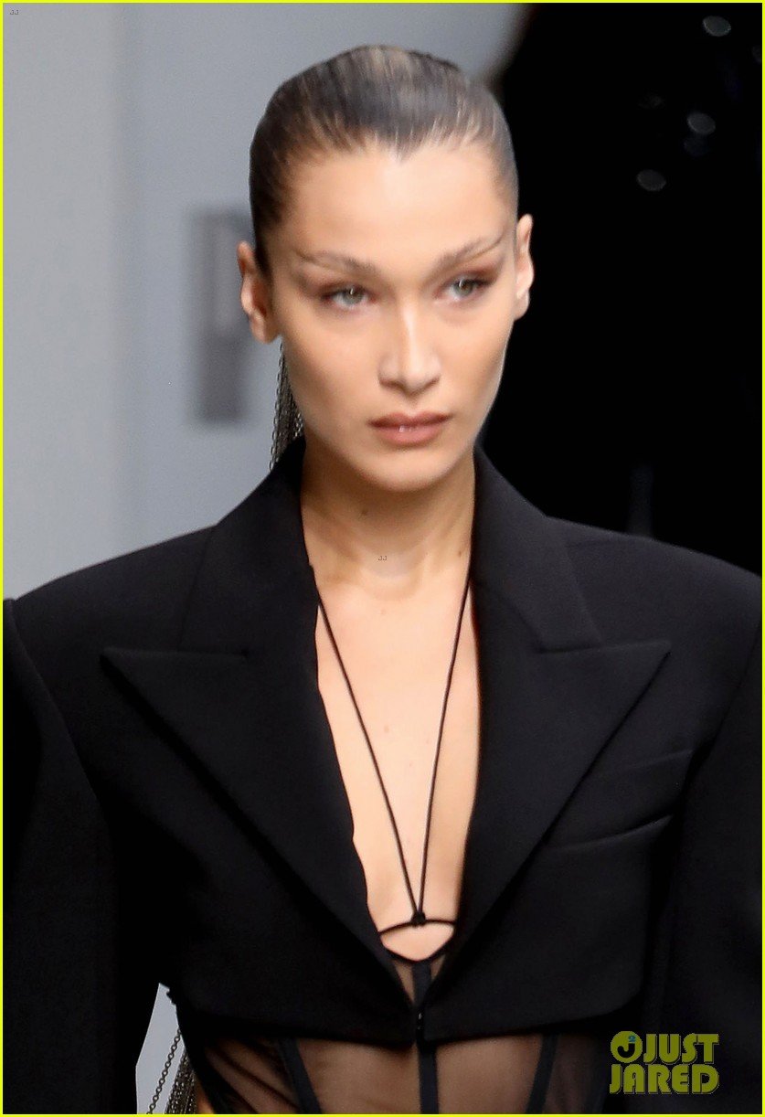 Gigi Hadid Walks In The Rain For Lanvin Fashion Show in Paris | Photo ...