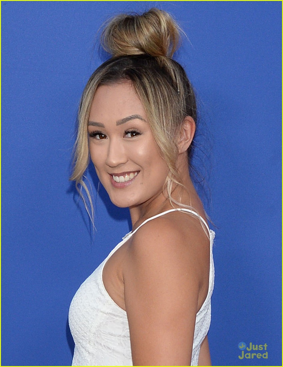 LaurDIY Steps Out For 'A Very Brady Renovation' Premiere | Photo ...