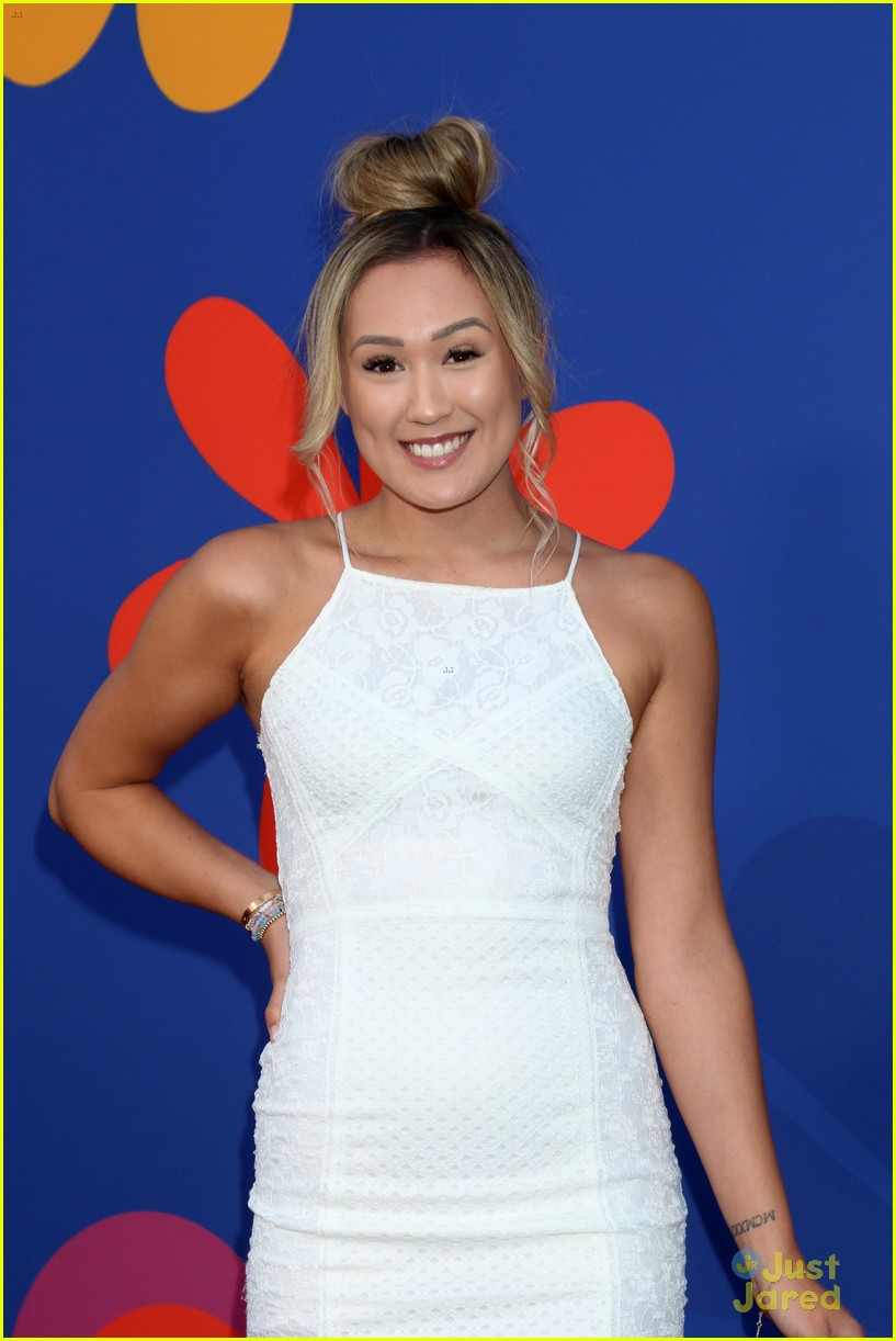 LaurDIY Steps Out For 'A Very Brady Renovation' Premiere | Photo ...