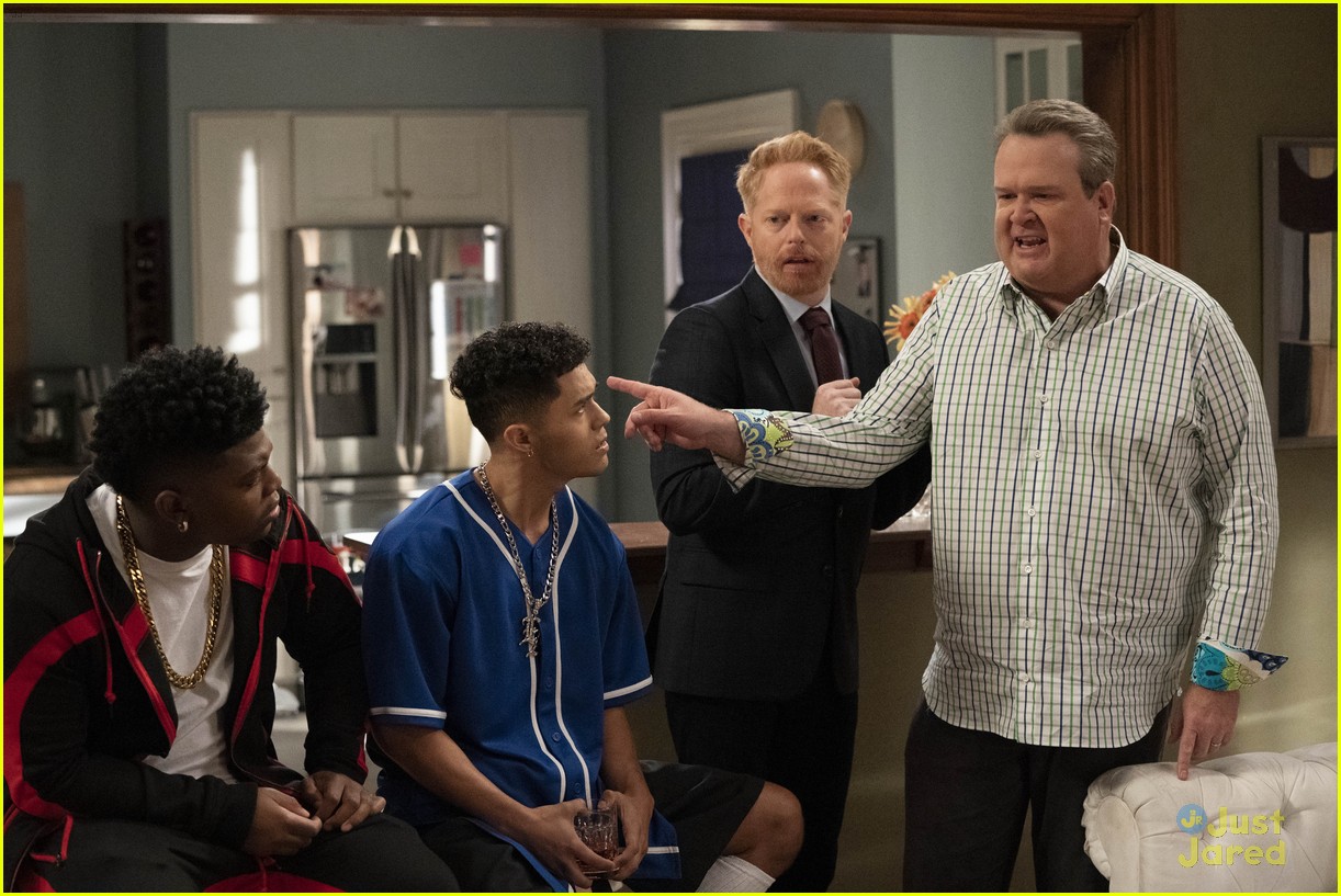 What Are The Names of Haley and Dylan's Twins on Modern Family? Watch ...