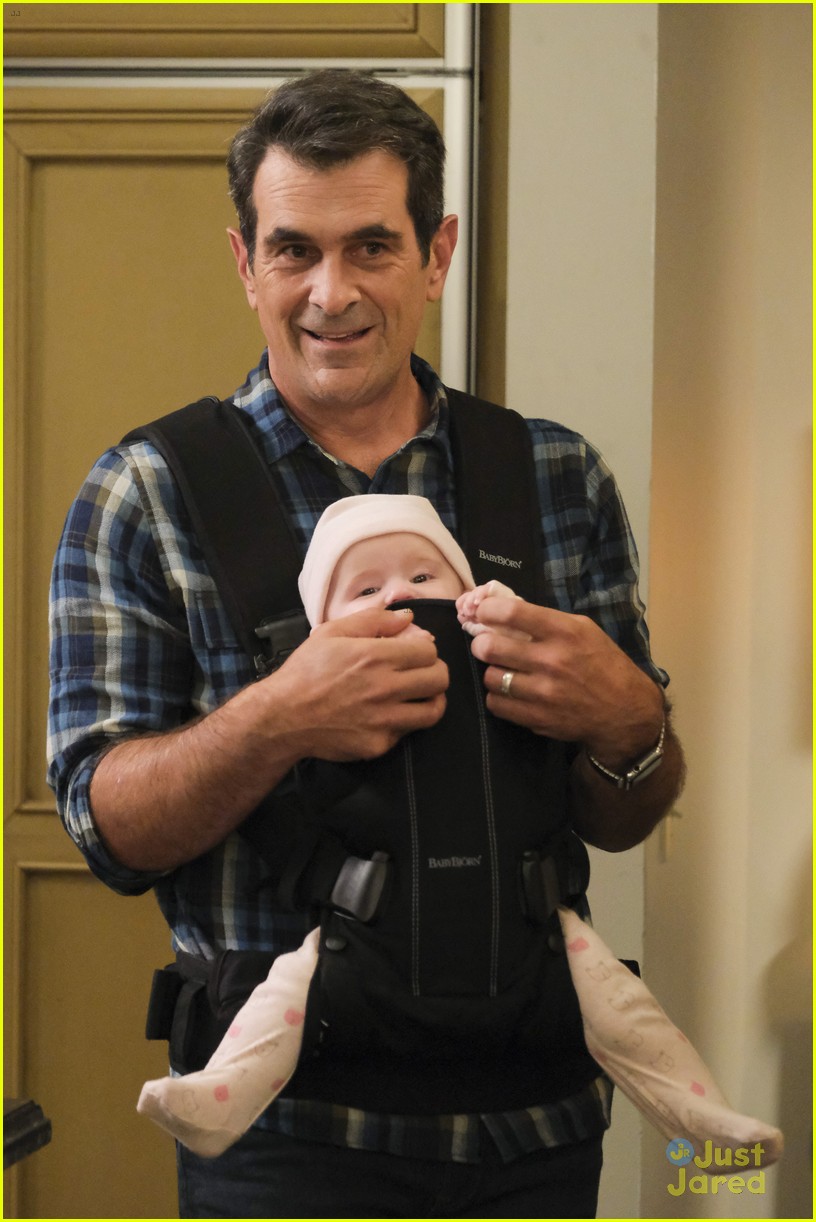 What Are The Names of Haley and Dylan's Twins on Modern Family? Watch ...