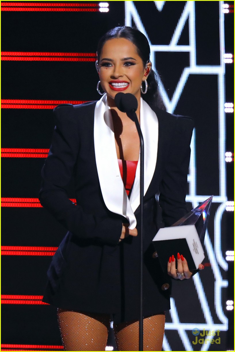Becky G Performs Medley Of Songs at Latin AMAs 2019, Drops New Album ...