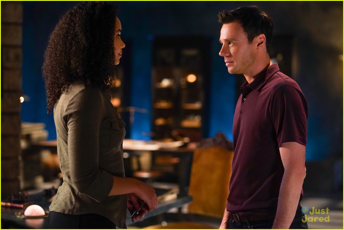 Macy, Mel & Maggie Navigate A Whole New World on 'Charmed' Tonight ...