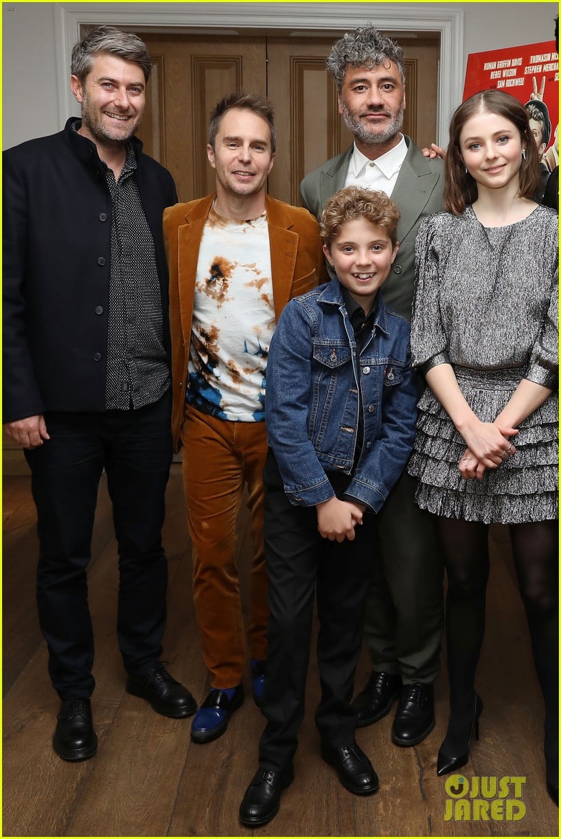 Thomasin McKenzie & Roman Griffin Davis Do Their Reading at 'Jojo ...