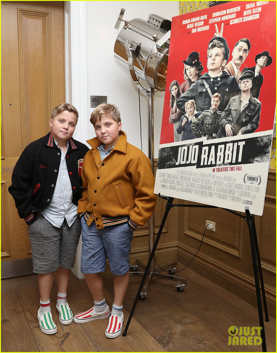 Thomasin McKenzie & Roman Griffin Davis Do Their Reading at 'Jojo ...