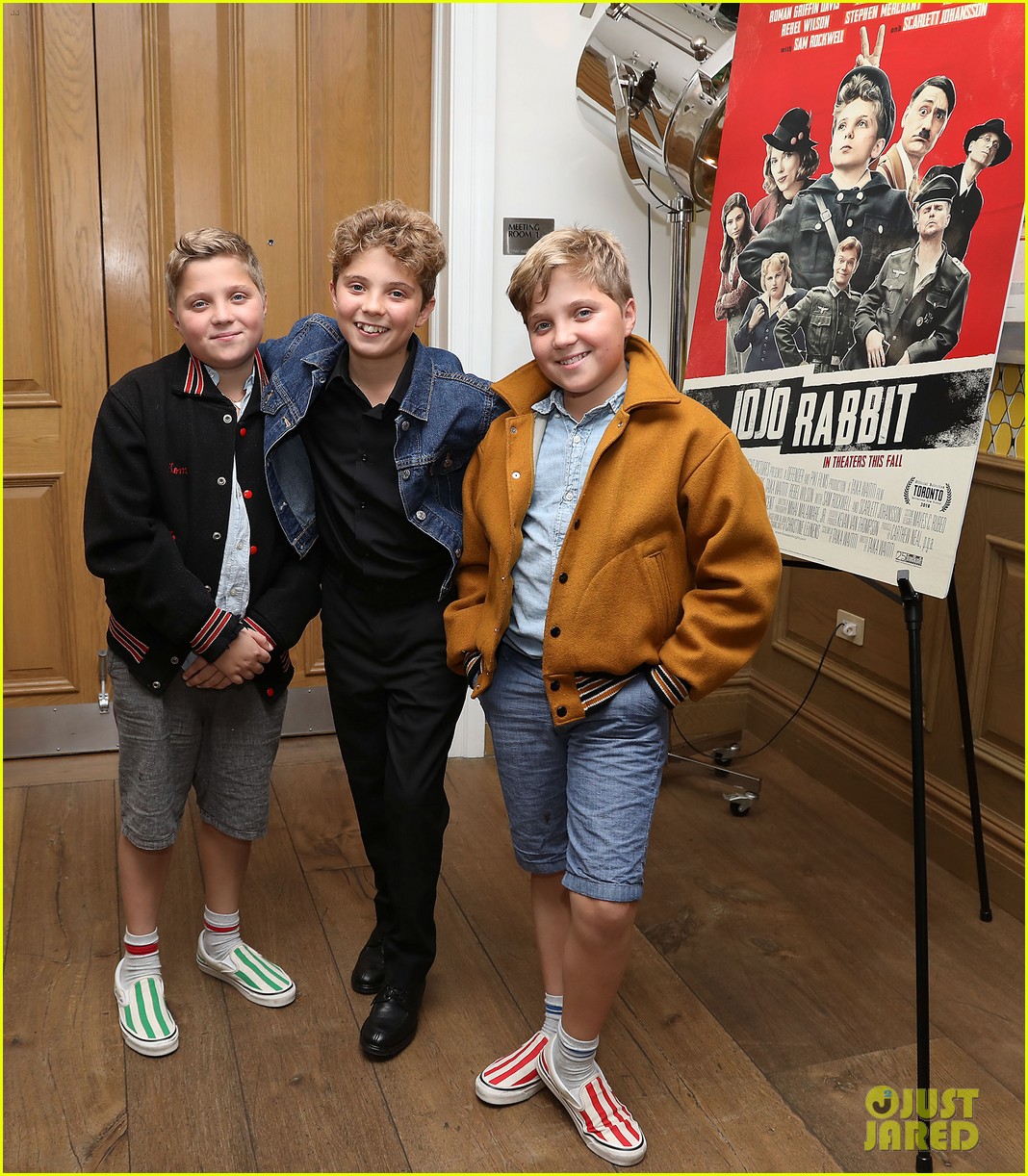 Thomasin McKenzie & Roman Griffin Davis Do Their Reading at 'Jojo ...