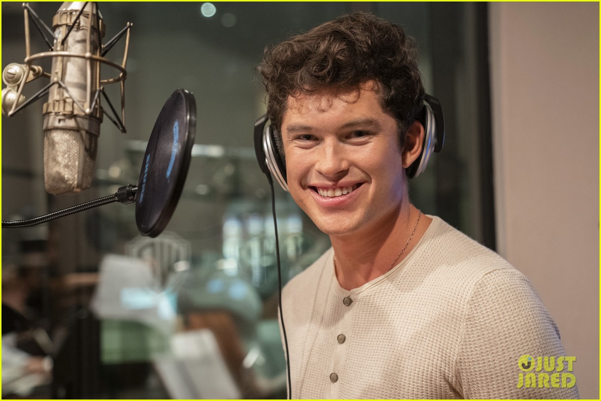 See Auli'i Cravalaho & Graham Phillips as Ariel & Prince Eric In New ...